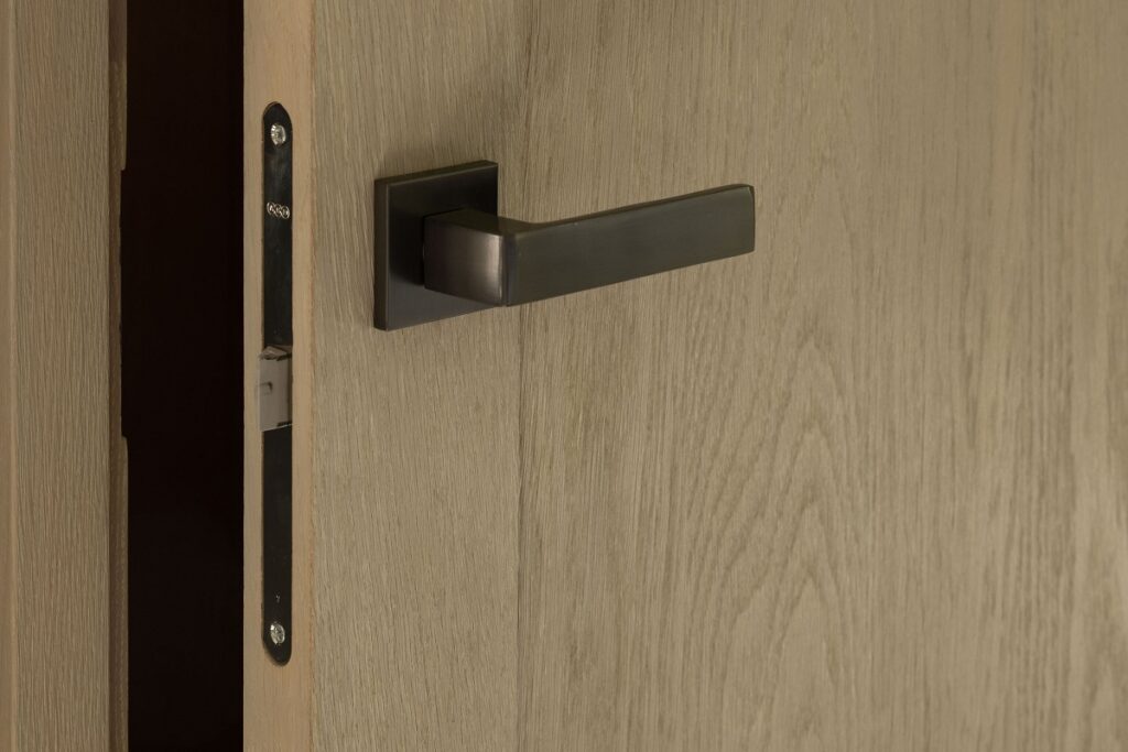 Durų rankenos – detalė, galinti tapti namų akcentu - Medžio stilius