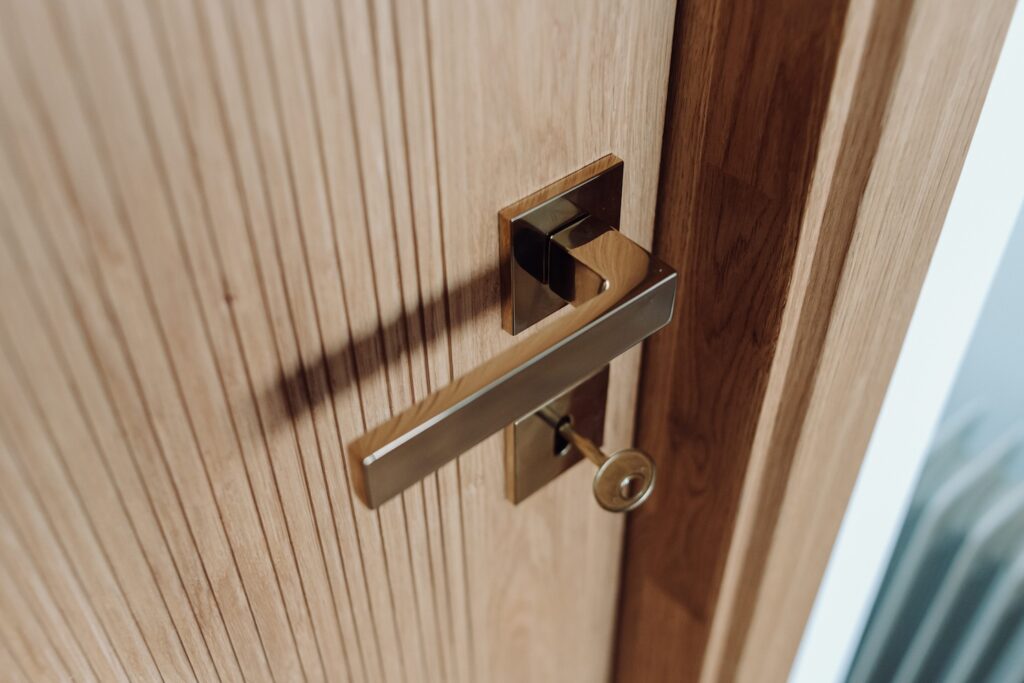 Durų rankenos - Kaip išsirinkti tinkamas? - Medžio stilius