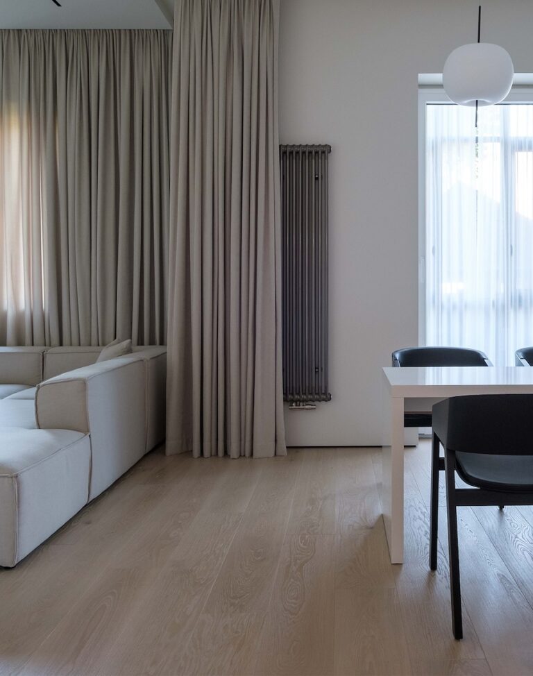 Šviesus ir subalansuotas derinys su Ivory spalva - Medžio stilius