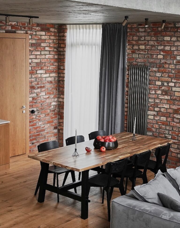 Šviesaus riešuto grindlentės moderniam interjerui suteikė šilumos ...