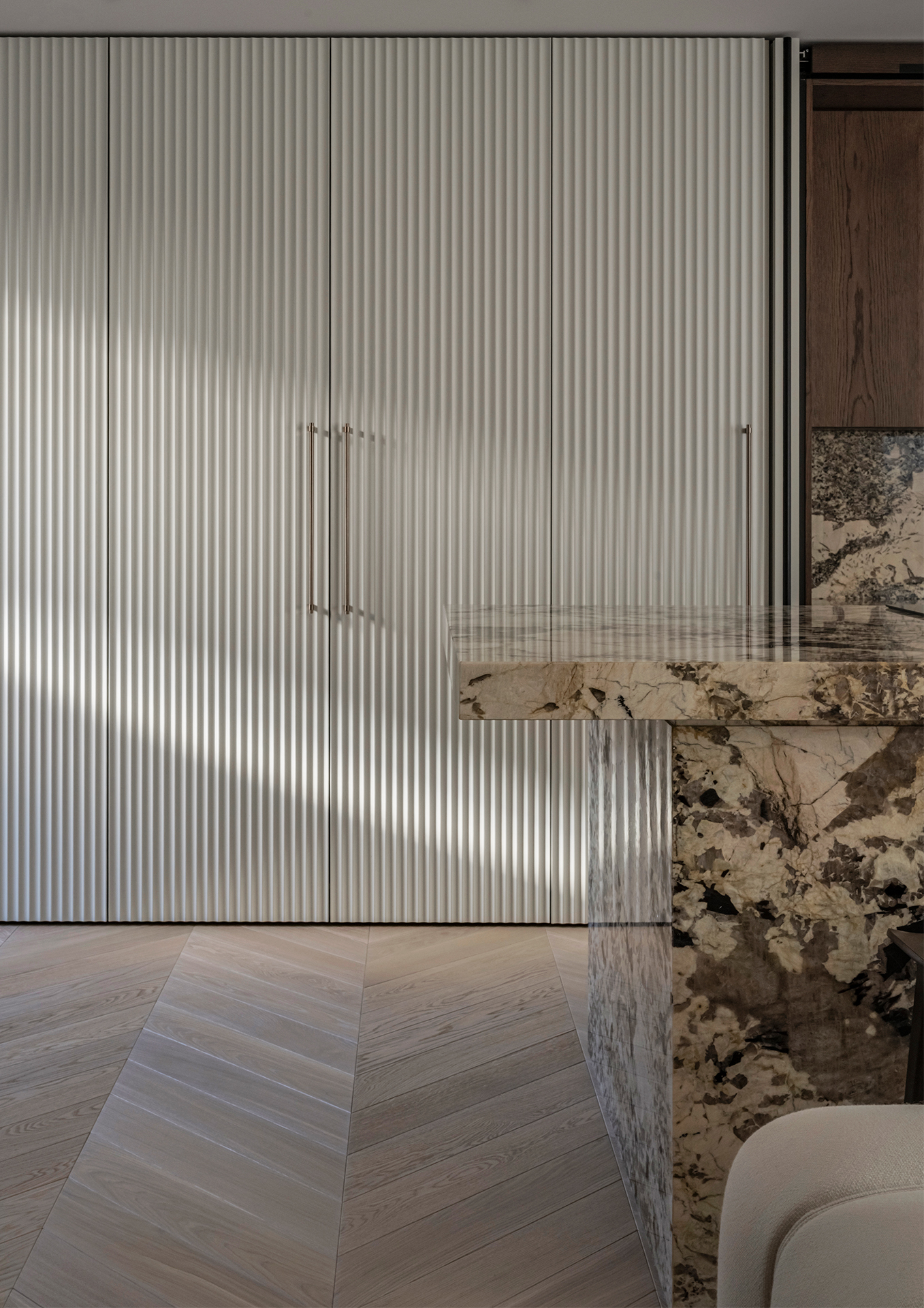 Chevron ąžuolo grindys - subtili ir laiko patikrinta elegancija ...